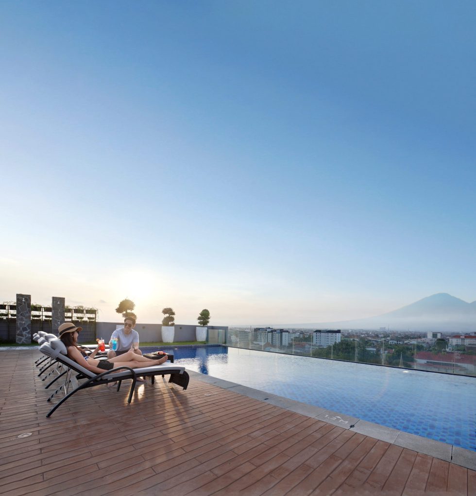 Jogja Bar with Views of the Iconic Malioboro Area - 10/10 Pool Bar Rooftop