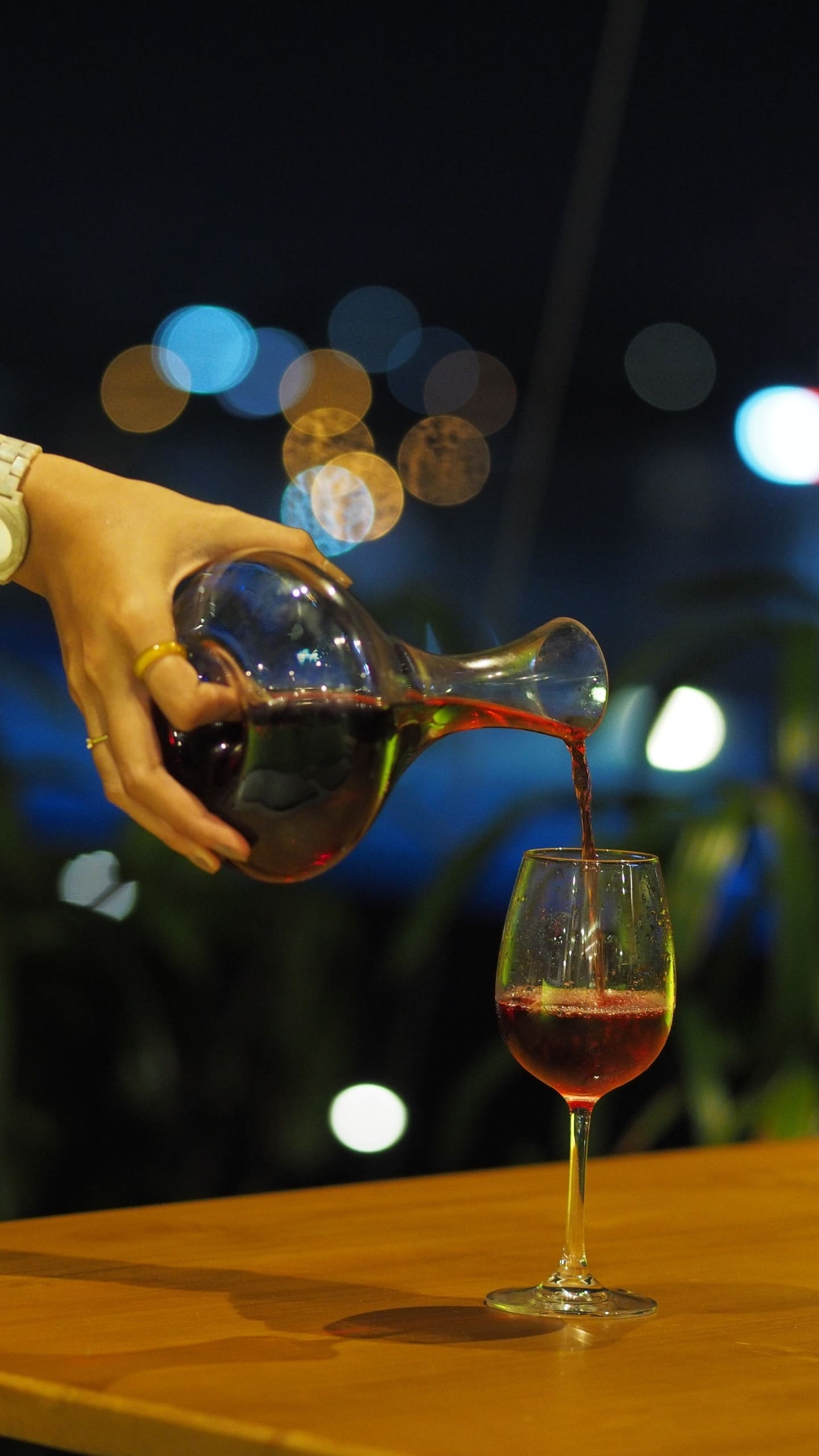 Berbagai Jenis Wine - 10/10 Pool Bar Rooftop